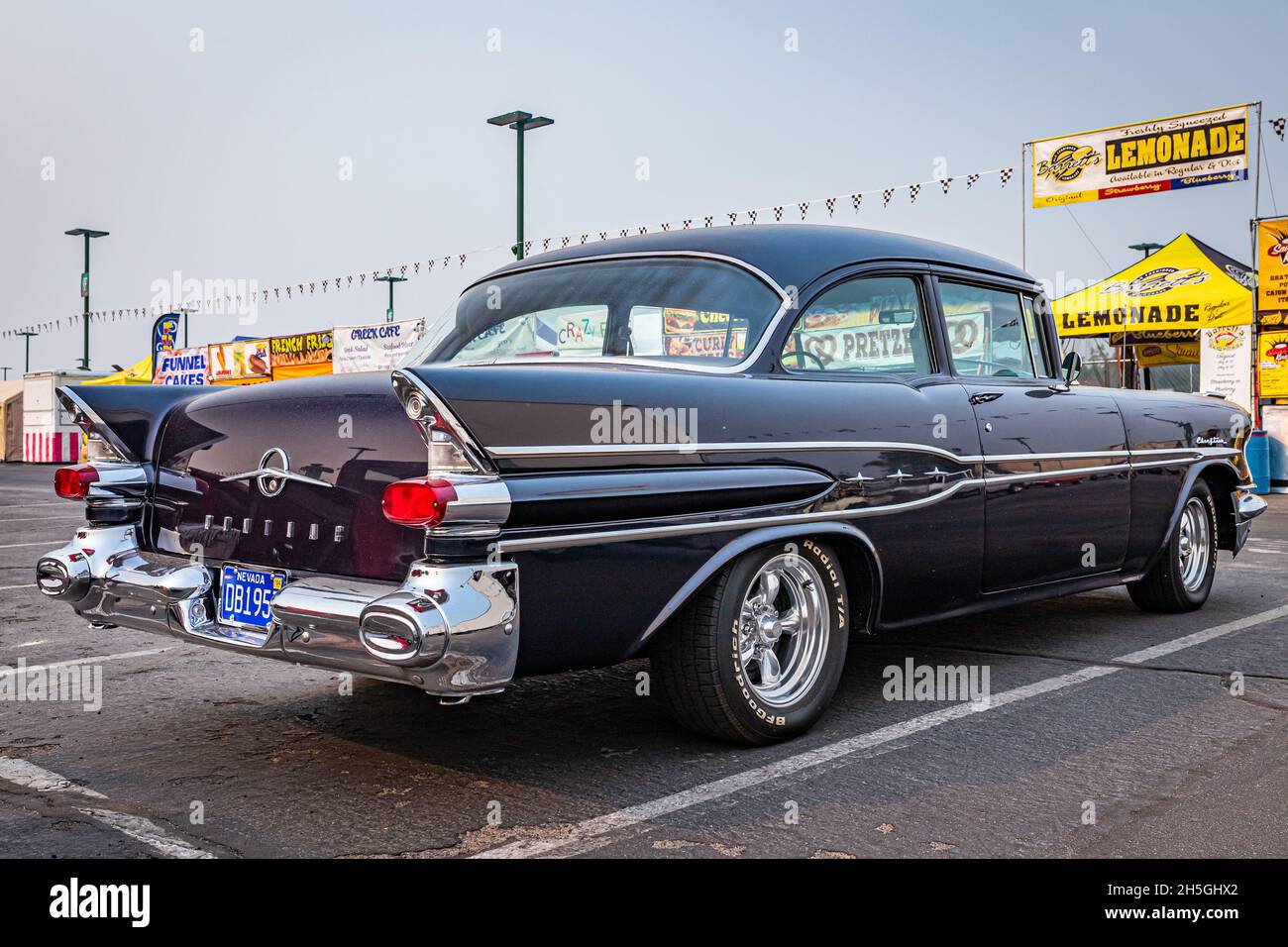 1957 pontiac chieftain hi-res stock photography and images - Alamy