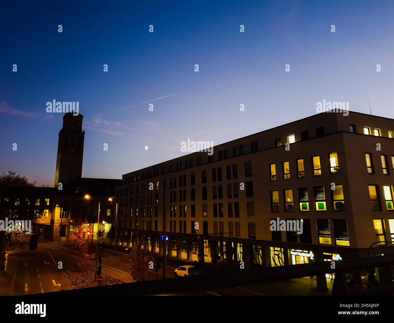 Sonnenuntergang am fenster hi-res stock photography and images - Alamy
