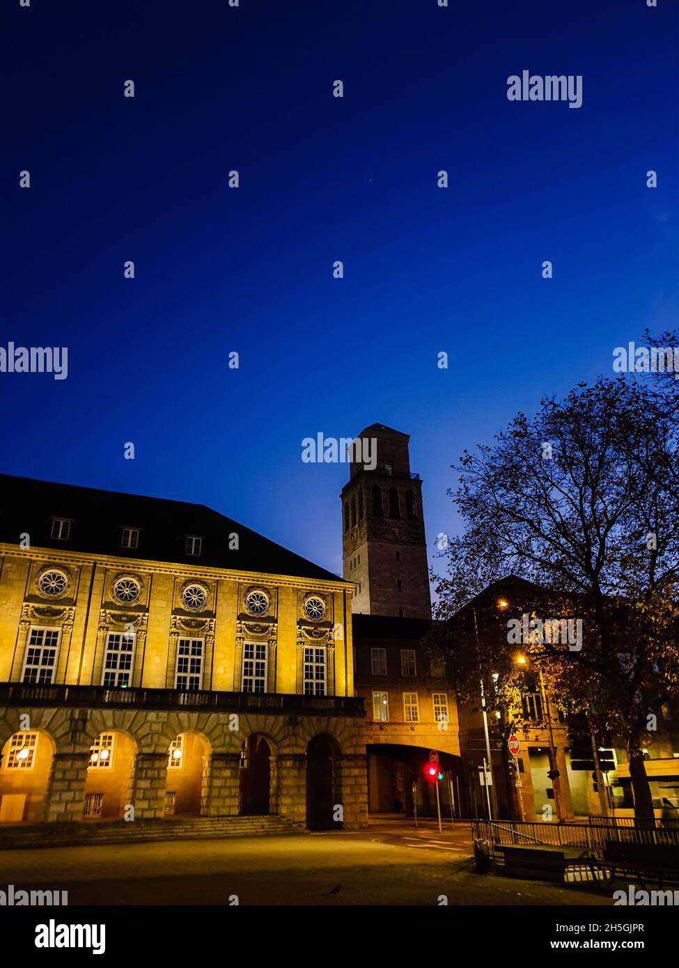 Sonnenuntergang am fenster hi-res stock photography and images - Alamy