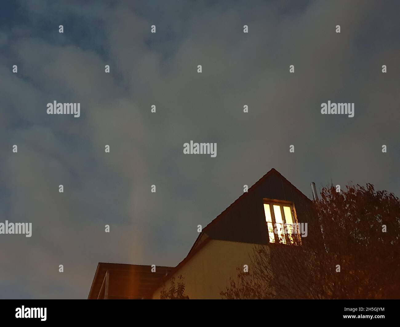 Light shining into window hi-res stock photography and images - Alamy