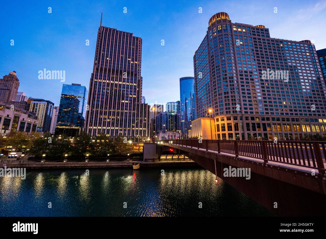 Downtown chicago main street hi-res stock photography and images - Alamy