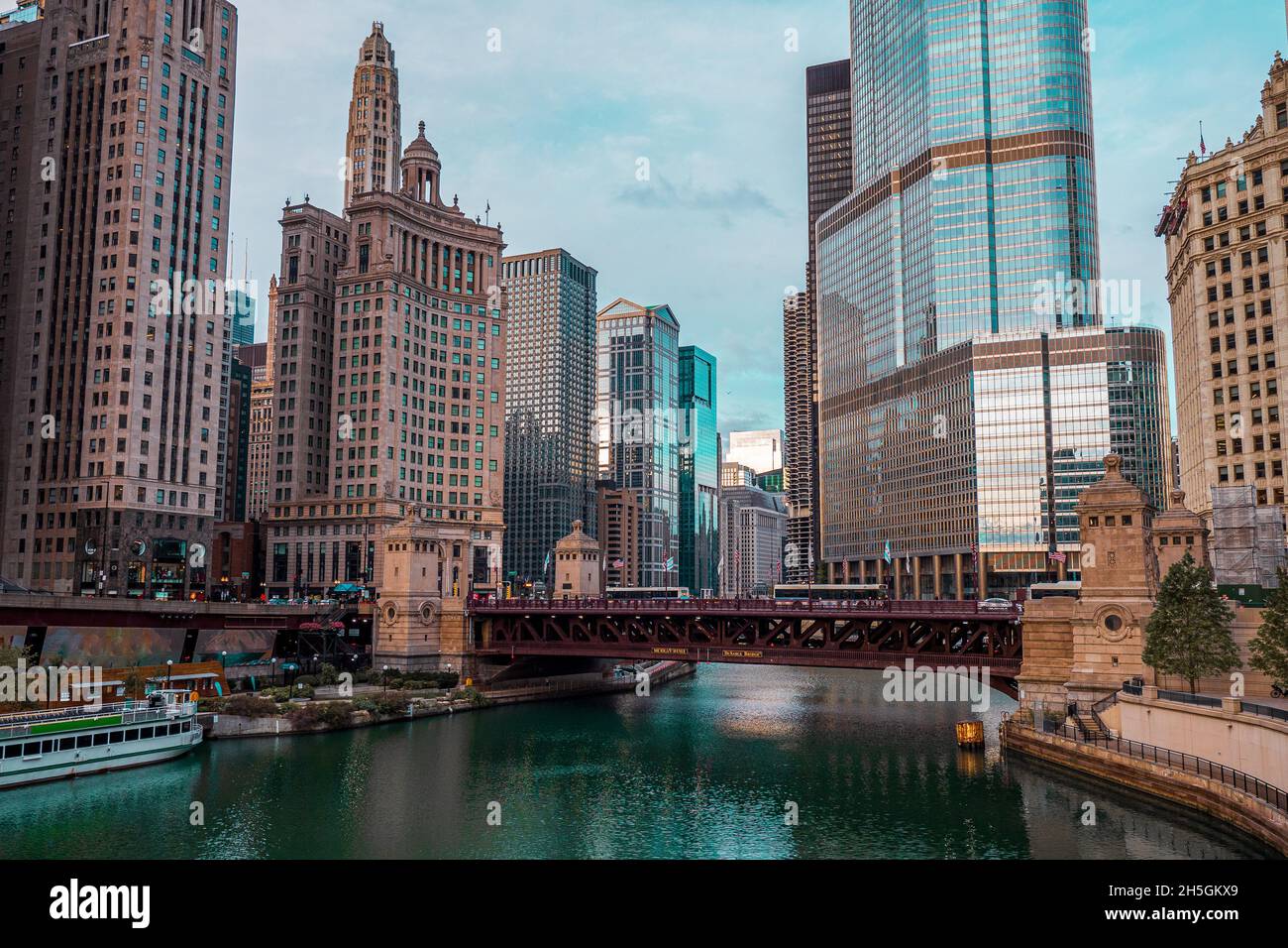 Early morning view of the DuSable Bridge across the main stem of the ...