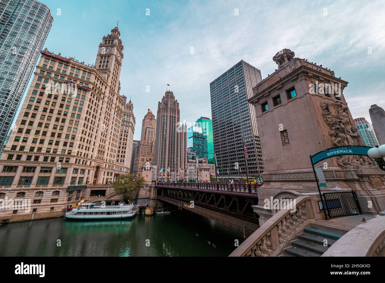 Early morning view of the DuSable Bridge across the main stem of the ...