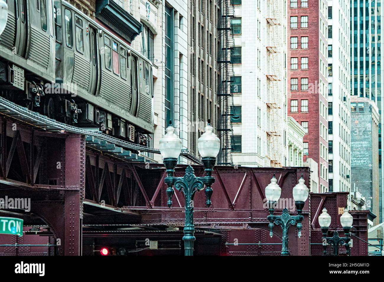 The "L", Chicago's rapid transit system moving people on elevated ...