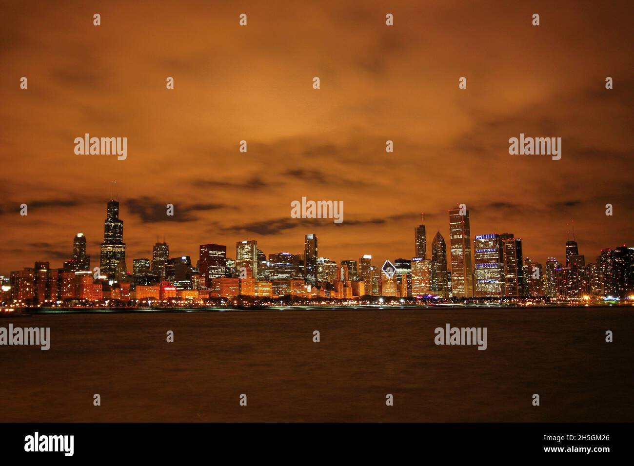 Skyline lakeshore city night hi-res stock photography and images - Alamy