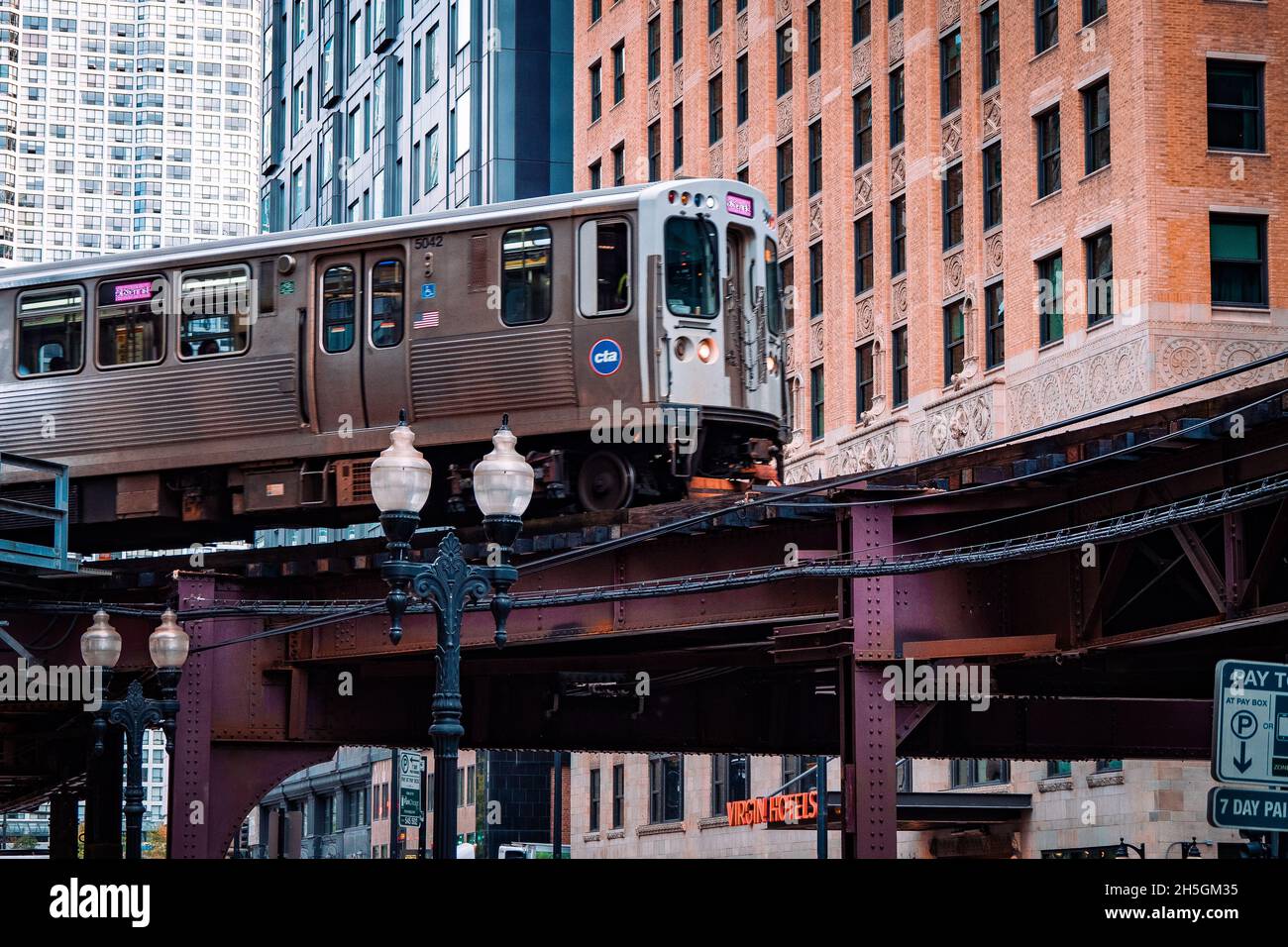 The "L", Chicago's rapid transit system moving people on elevated ...