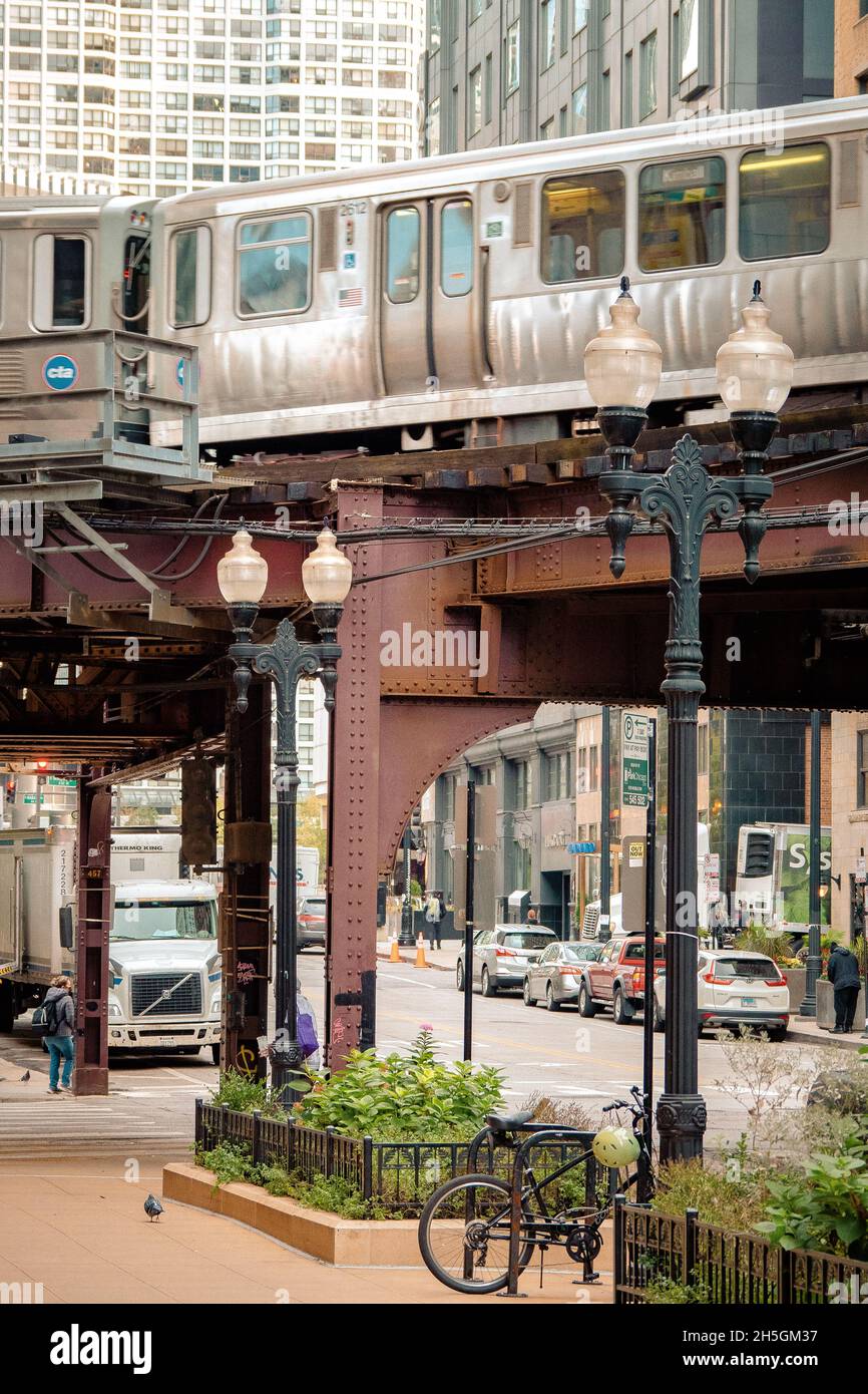 The "L", Chicago's rapid transit system moving people on elevated ...