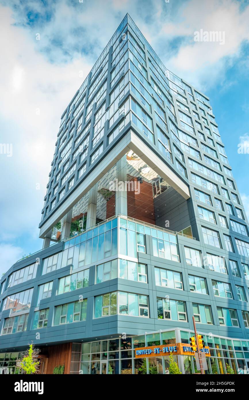 The pennsylvania apartment building hi-res stock photography and images ...