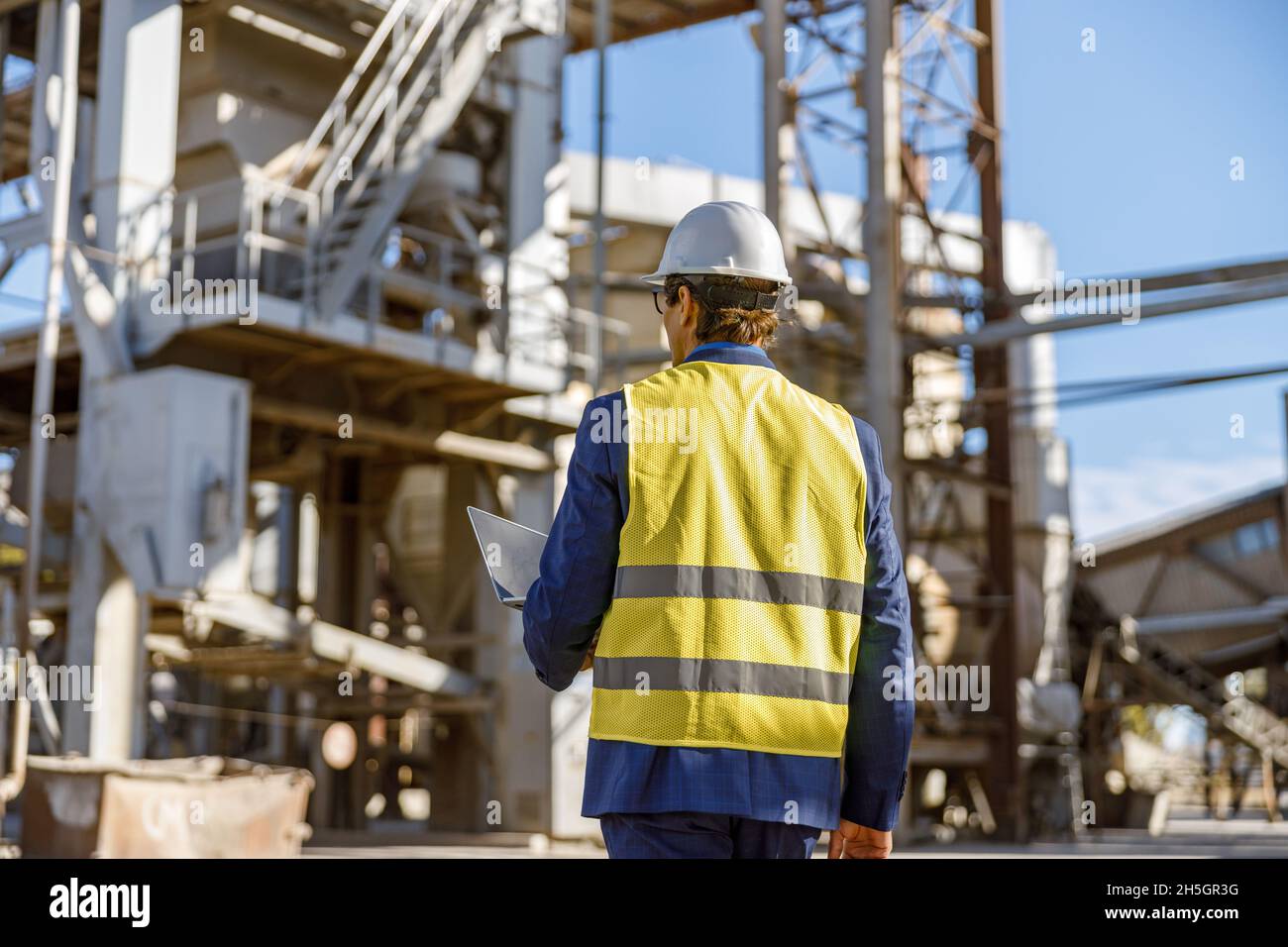 Back view male engineer hi-res stock photography and images - Alamy