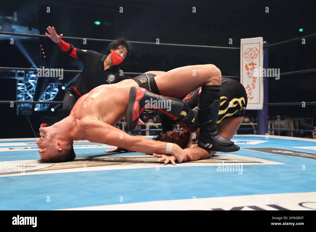 Osaka, Japan. 6th Nov, 2021. Shingo Takagi and Zack Sabre Jr. compete ...