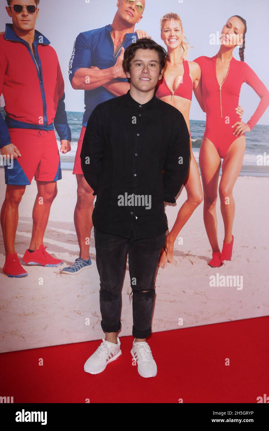 Alexandradaddario hi-res stock photography and images - Alamy