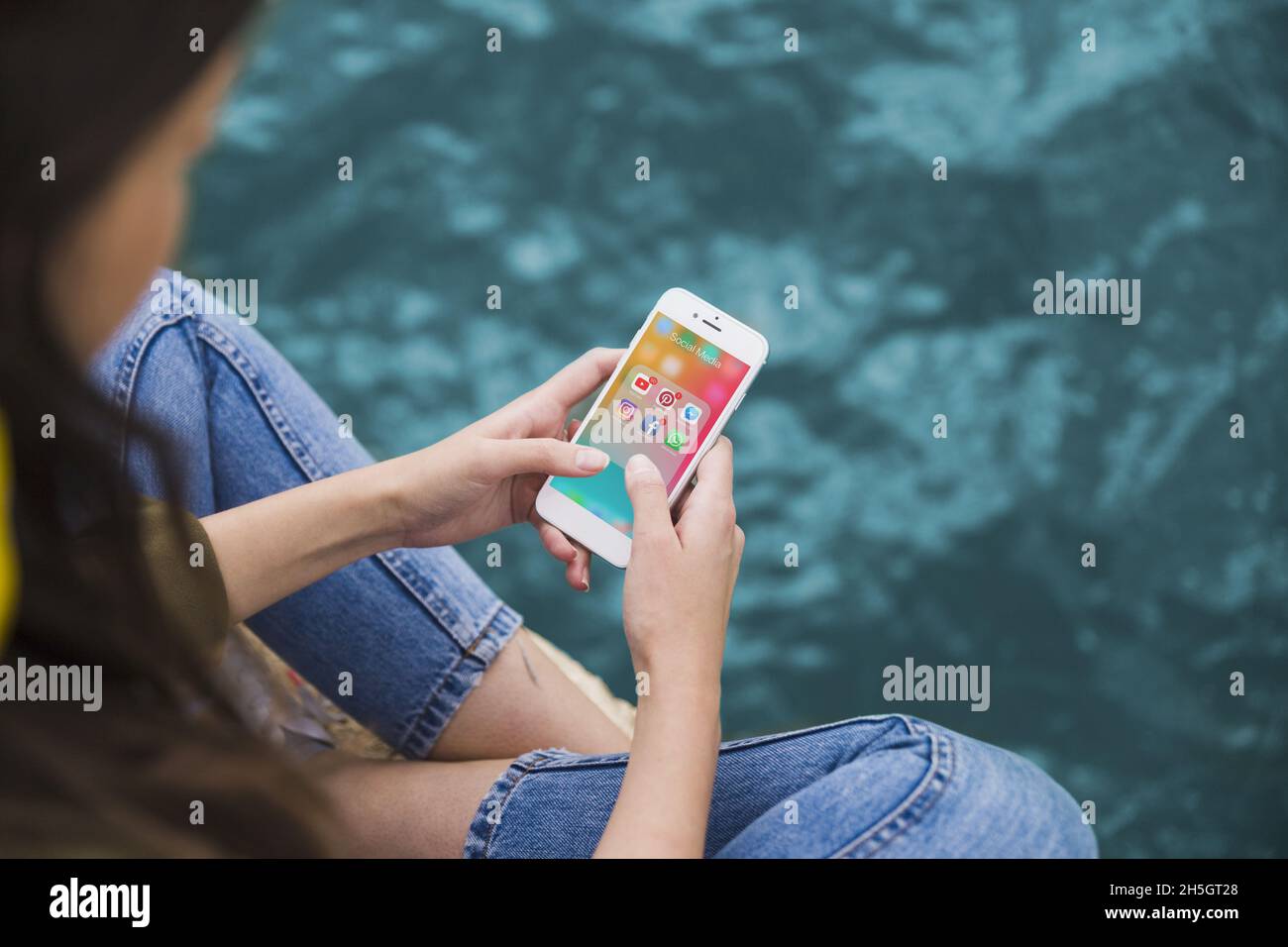 Check notifications hi-res stock photography and images - Alamy