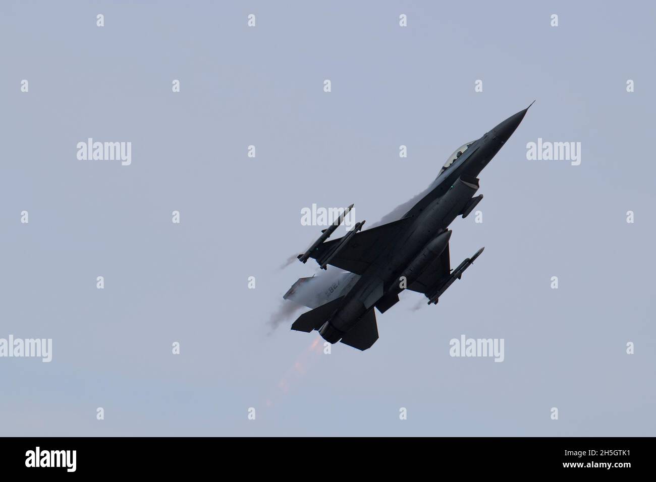 A U.S. Air Force F-16C Fighting Falcon fighter jet assigned to the ...