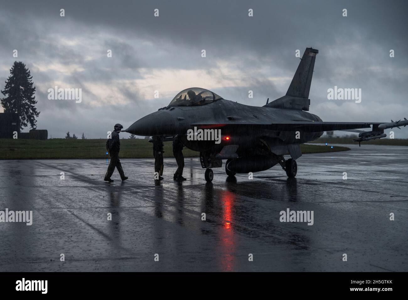 A U.S. Air Force F-16 Fighting Falcon fighter jet assigned to the 480th ...