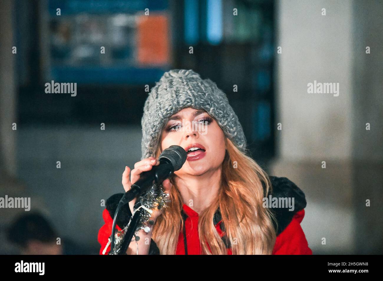 Sammie Jay singing in Covent Garden for the Christmas lights switch-on ...