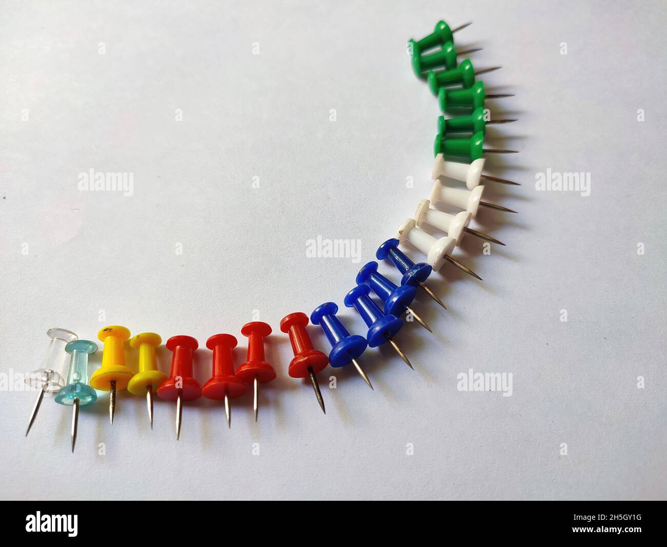 Stack of drawing pins hi-res stock photography and images - Alamy