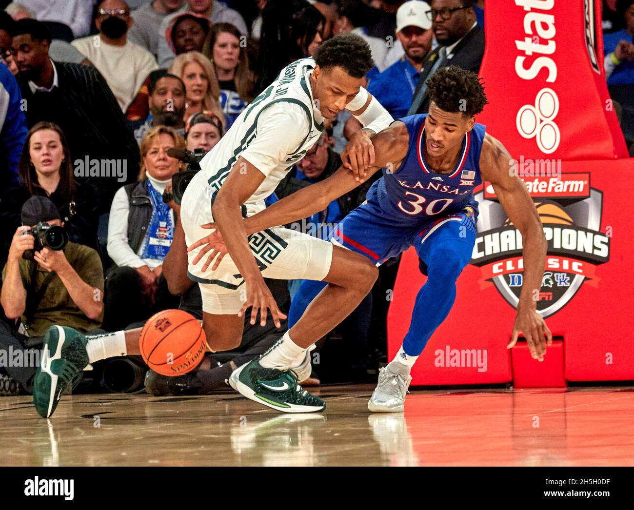 November 9, 2021, New York, New York, USA: Kansas Jayhawks guard Ochai ...