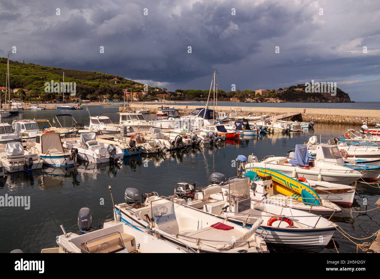 Elba port hi-res stock photography and images - Alamy