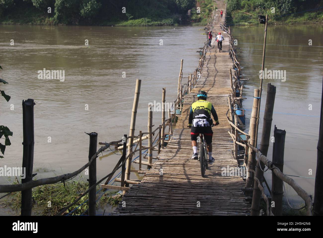 SIDOARJO, INDONESIA - NOVEMBER 06, 2021: The floating bridge (Sutam ...