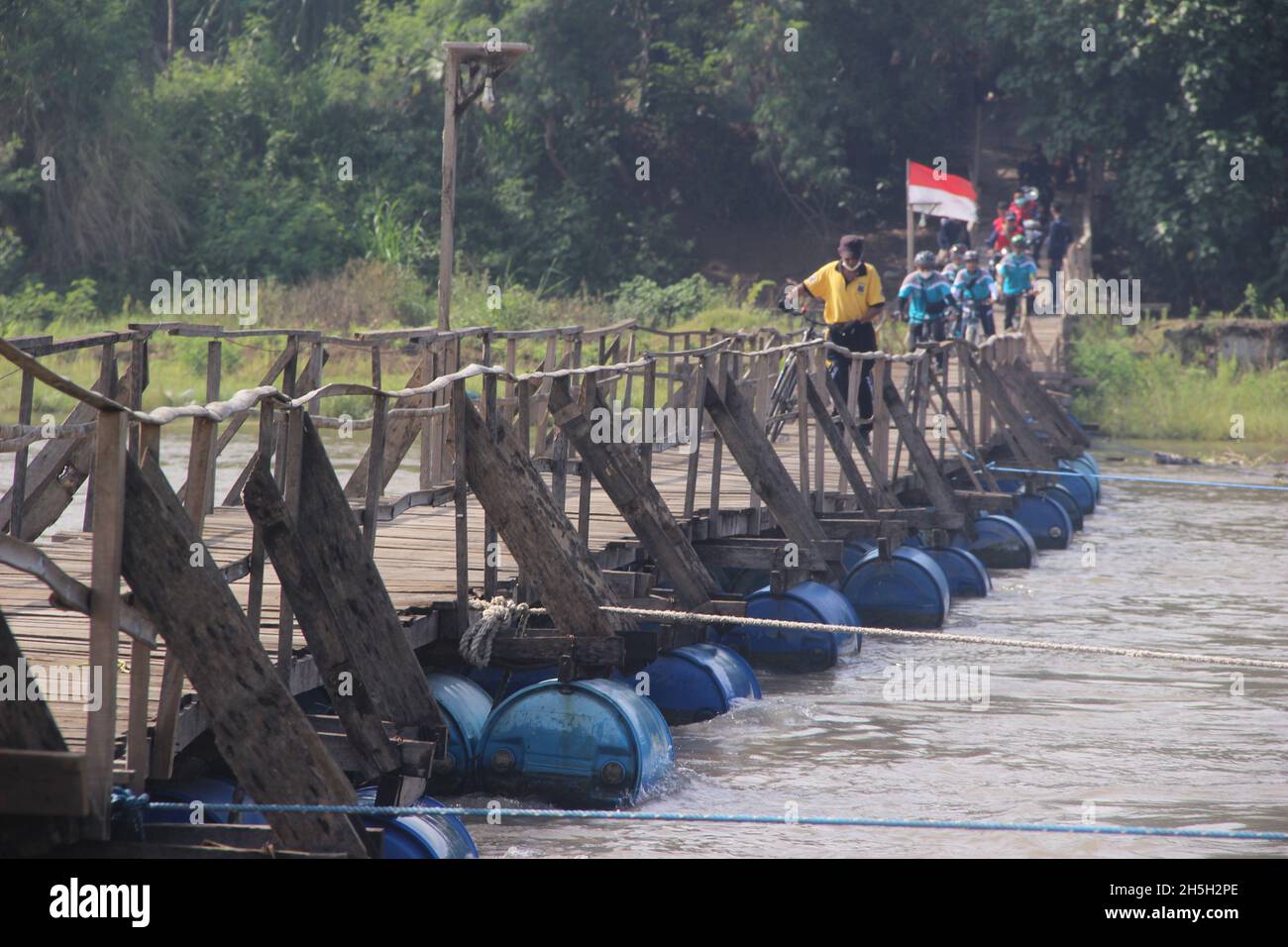 SIDOARJO, INDONESIA - NOVEMBER 06, 2021: The floating bridge (Sutam ...