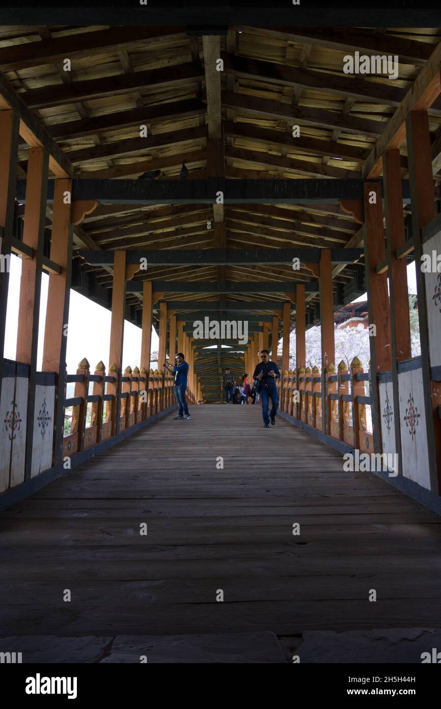 Bridge to Punakha Dzong Stock Photo - Alamy