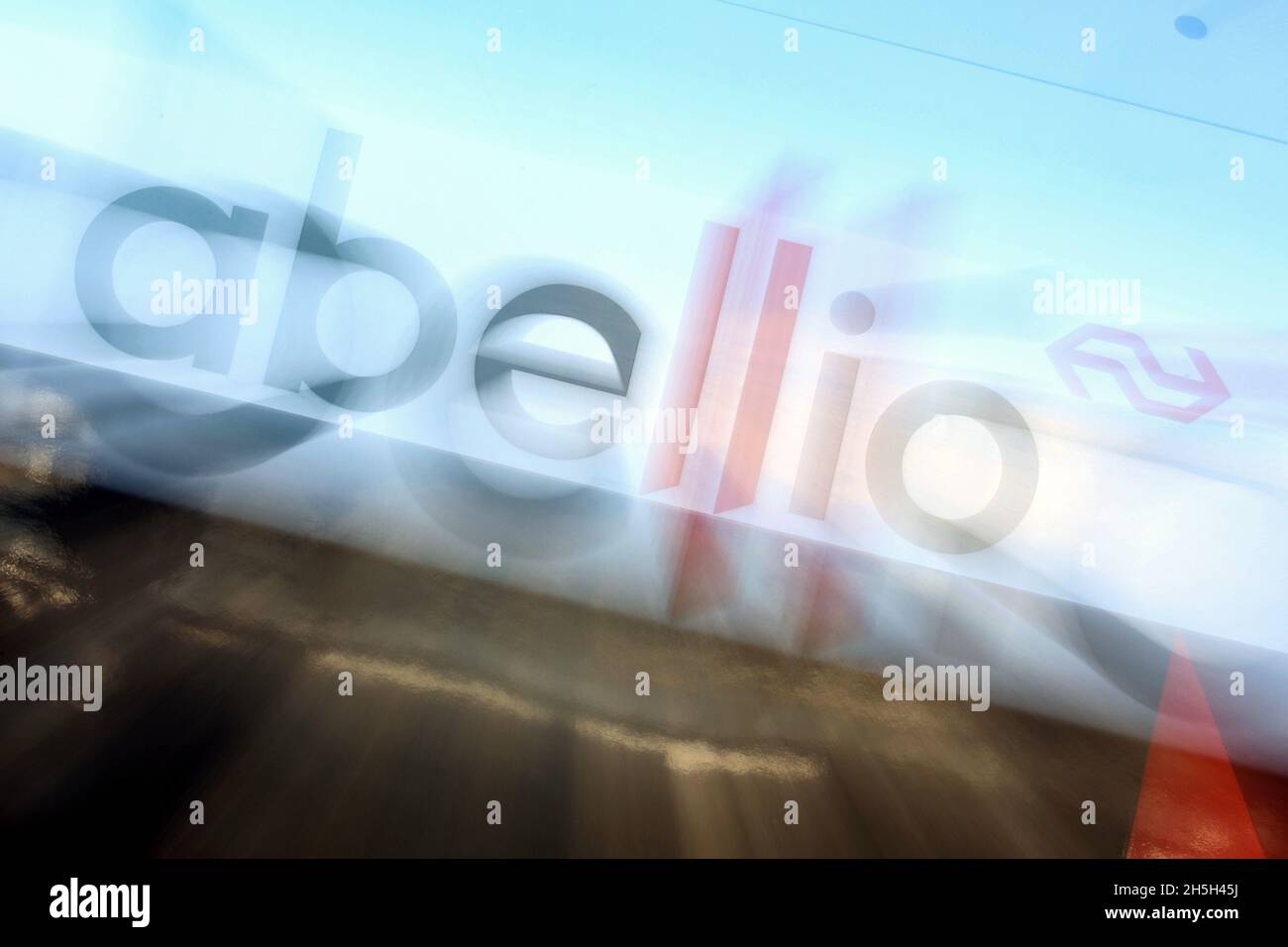 Zoom logo 2021 hi-res stock photography and images - Alamy