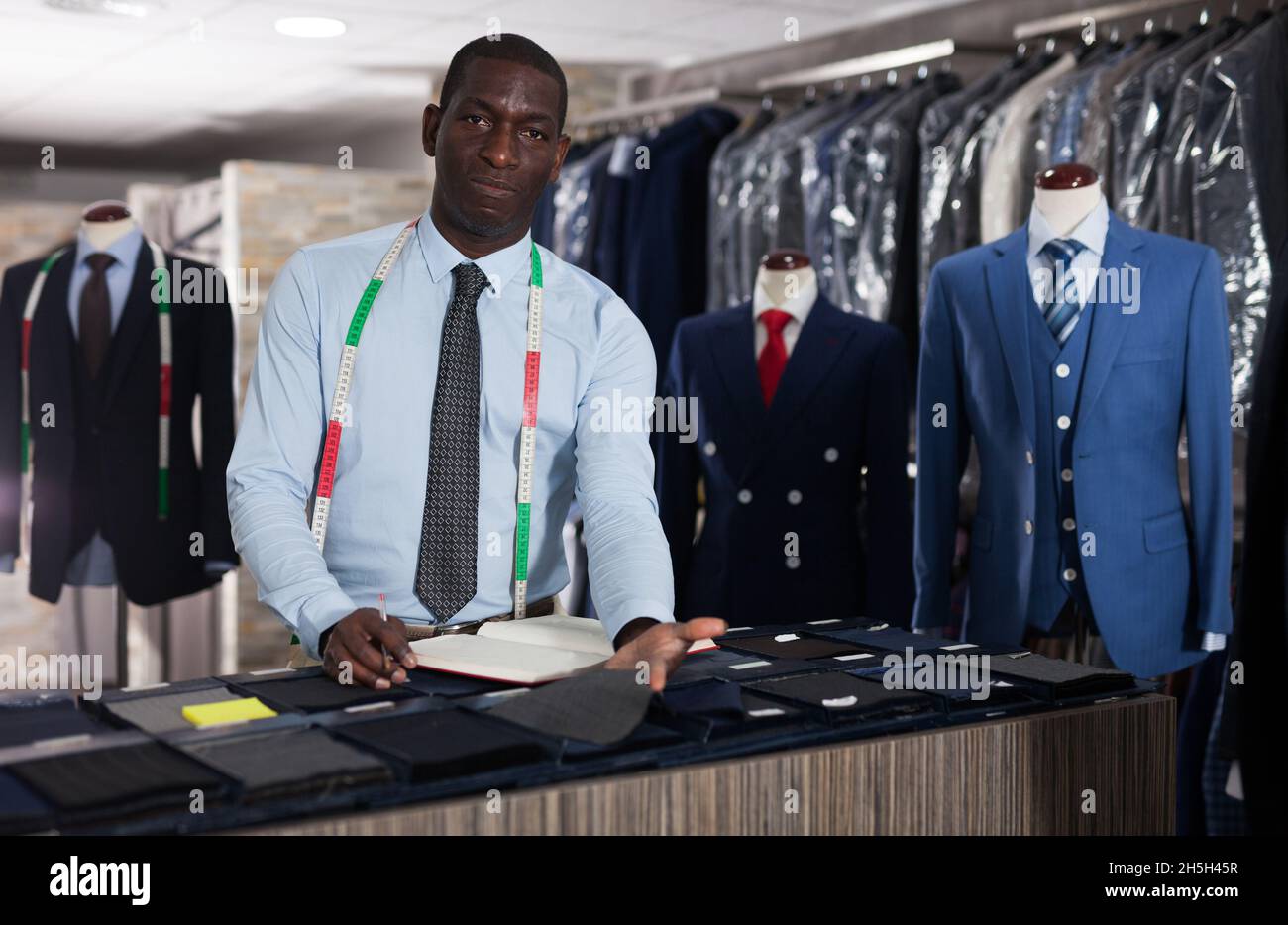 Employee worker counter taking order hi-res stock photography and ...