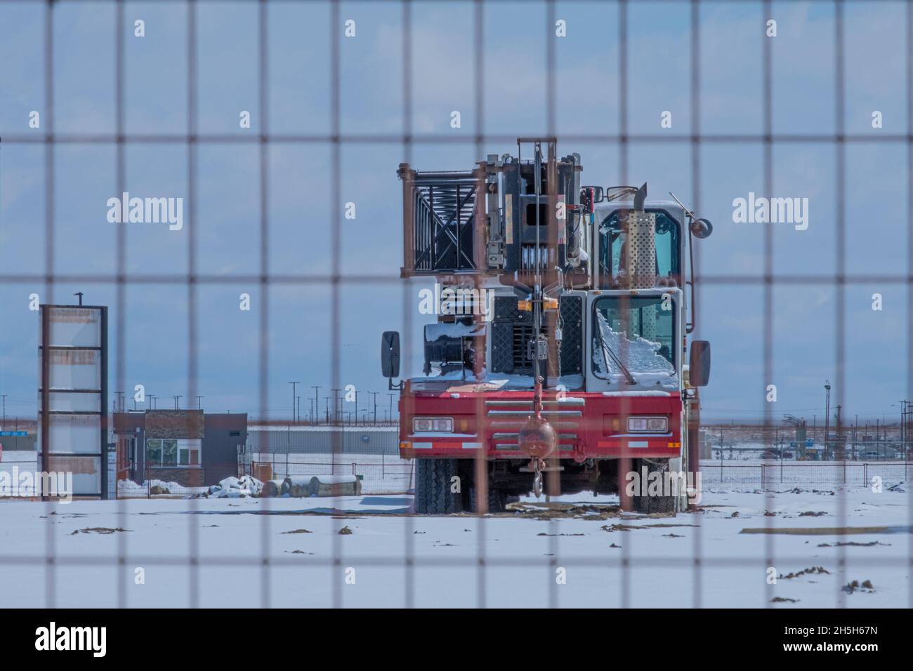 Construction site behind fence crane hi-res stock photography and ...