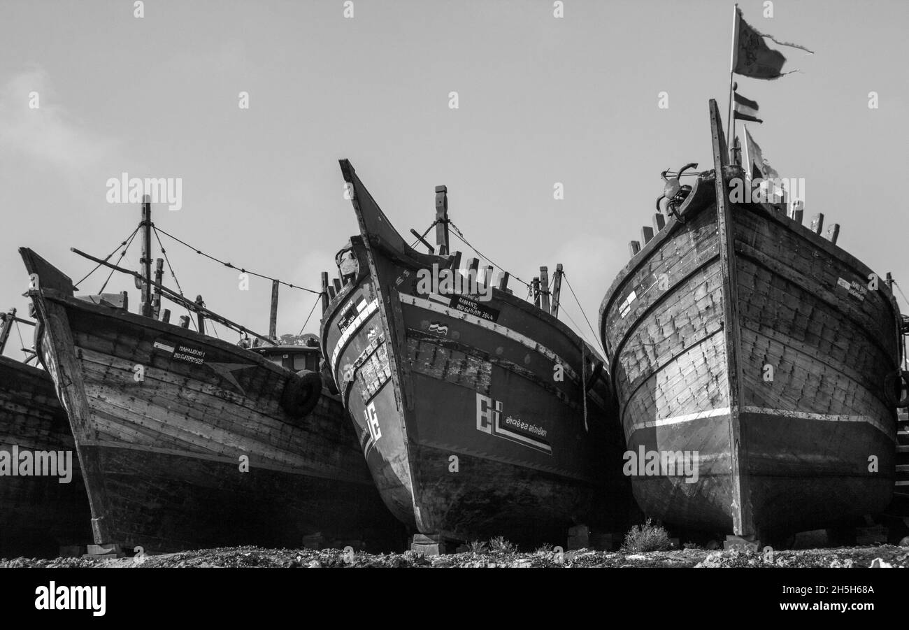 Boat docking yard, Mangrol Port - Gujarat Stock Photo - Alamy