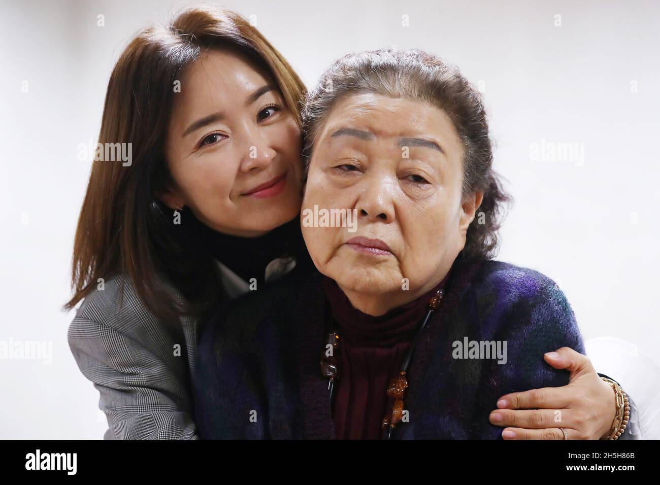 10th Nov, 2021. S. Korean actresses Kang Boo-ja and Yoon Yoo-sun South ...