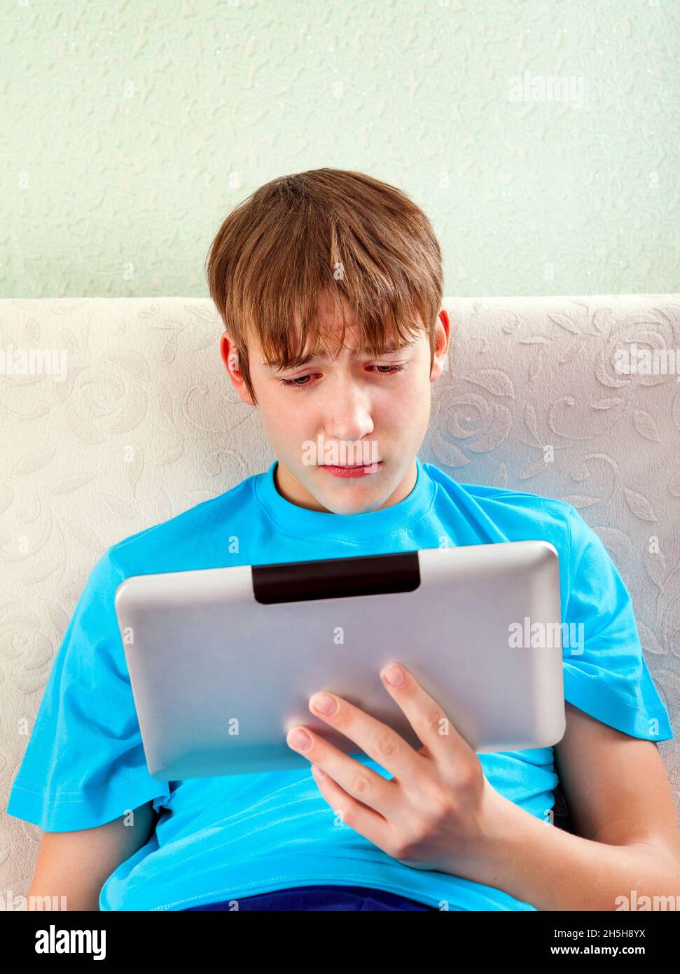 Teen boy computer sad hi-res stock photography and images - Alamy