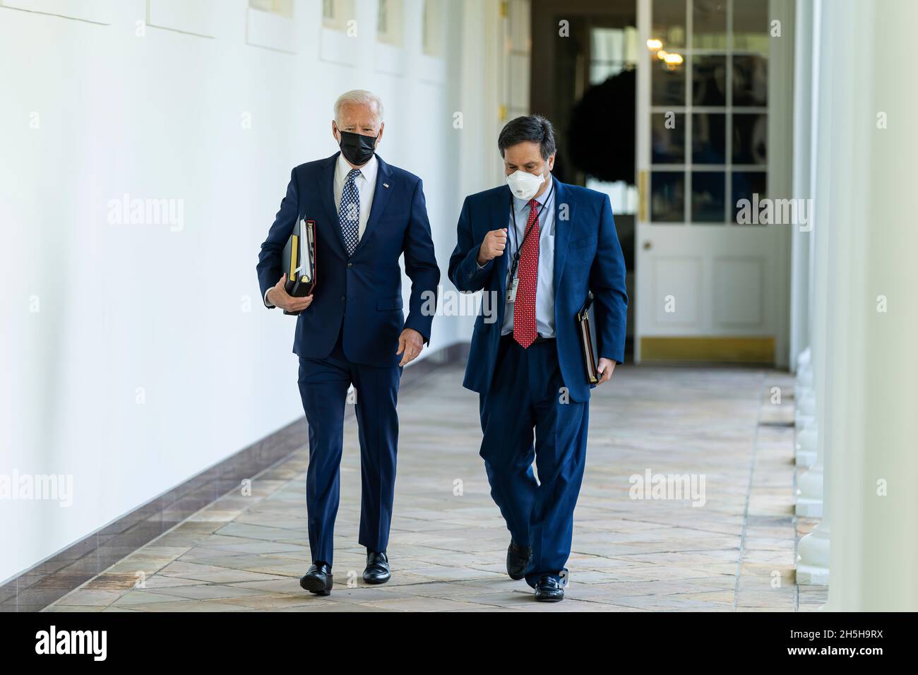 President Joe Biden walks with Chief of Staff Ron Klain along the ...