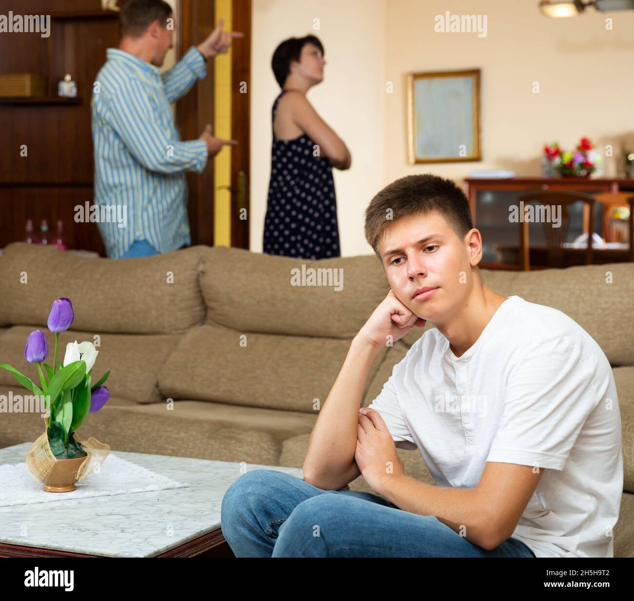 Parents quarrel with teenage son Stock Photo - Alamy