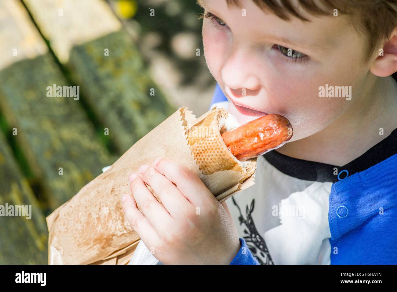 Kid eating hot dog hi-res stock photography and images - Alamy