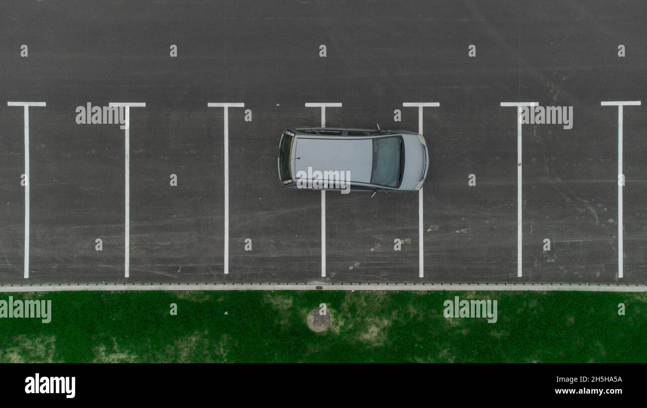 Perpendicular parking hi-res stock photography and images - Alamy