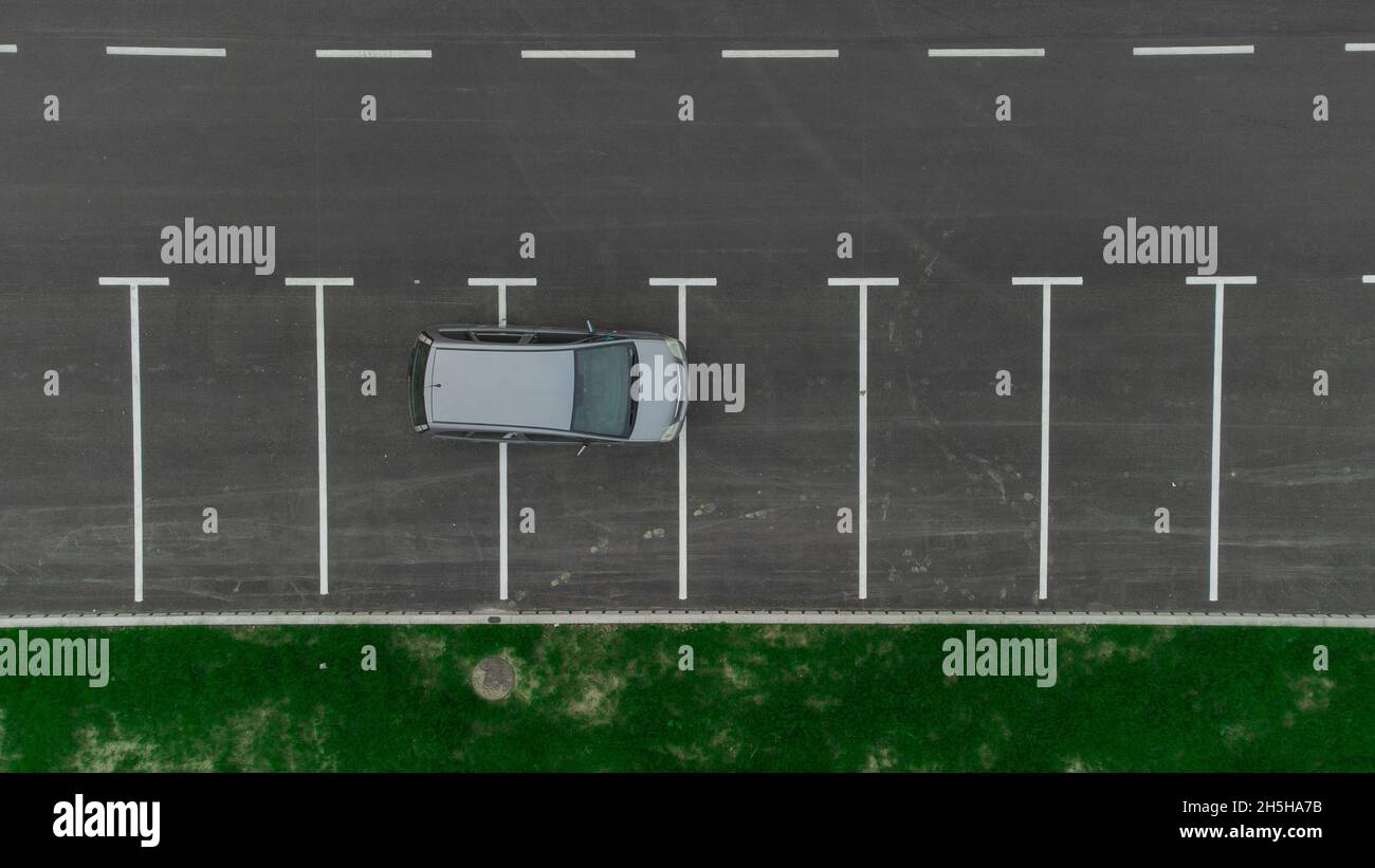 Perpendicular parking hi-res stock photography and images - Alamy