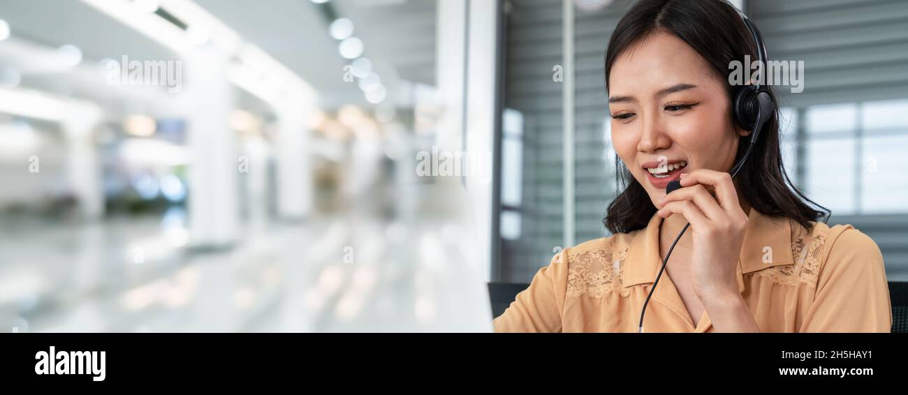 Asian chinese call center agent hi-res stock photography and images - Alamy