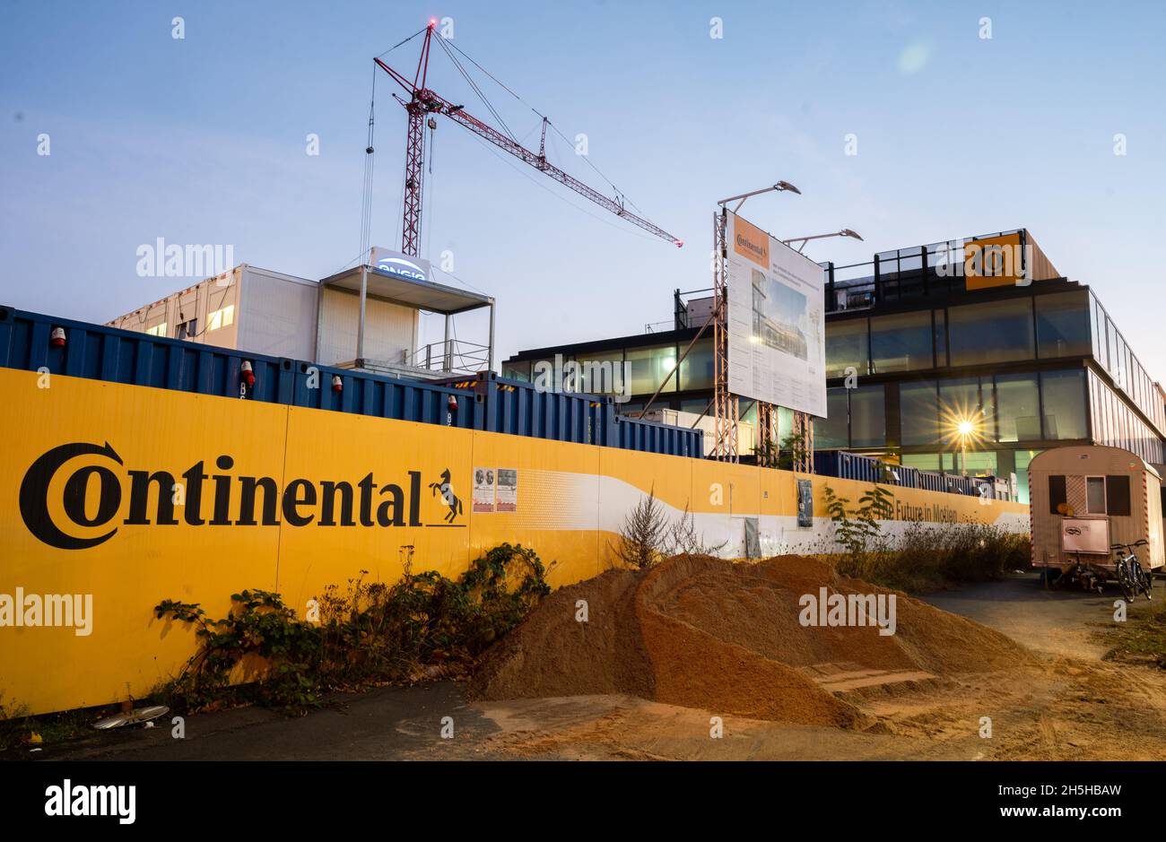 Third quarter 2021 hi-res stock photography and images - Alamy