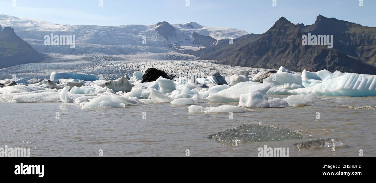 Fjallsarlon Glacial lake full of floating icebergs near the ...