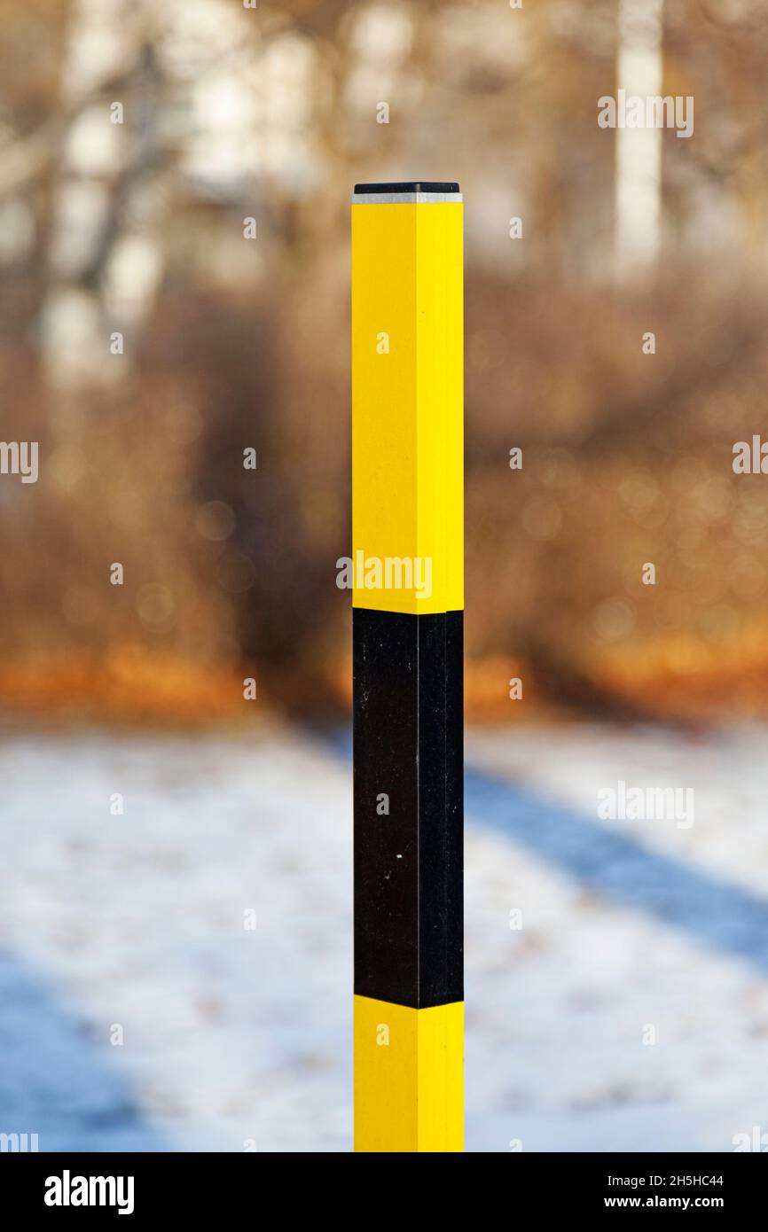 Shoveled path hi-res stock photography and images - Alamy