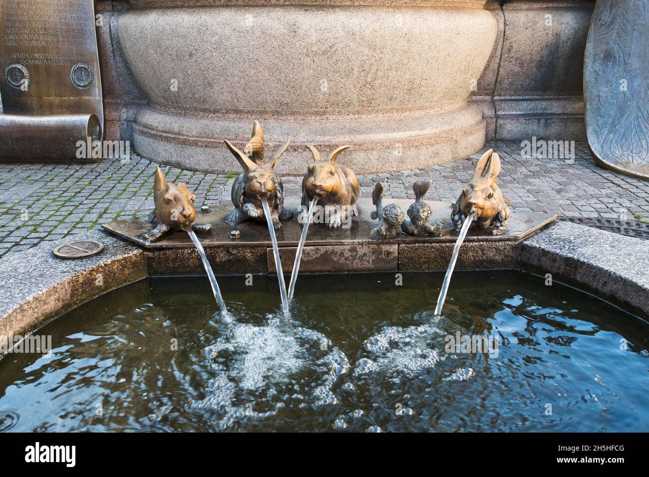 Fountain spewing water hi-res stock photography and images - Alamy
