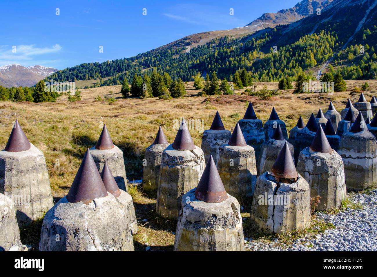 Weir, armoured barrier, dragon's teeth, alpine rampart, Plamort plateau ...