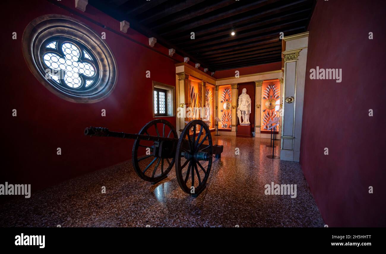 Medieval weapons, cannon, interior, Doge's Palace, Palazzo Ducale ...
