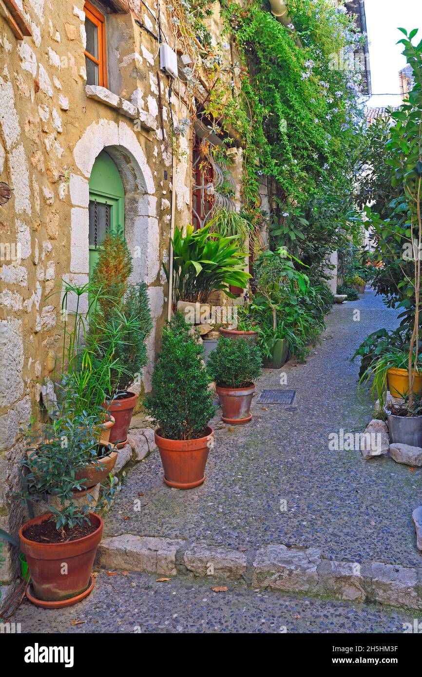 Cosy alleys and squares, St. Paul de Vence, Cote d'Azur, Departement ...