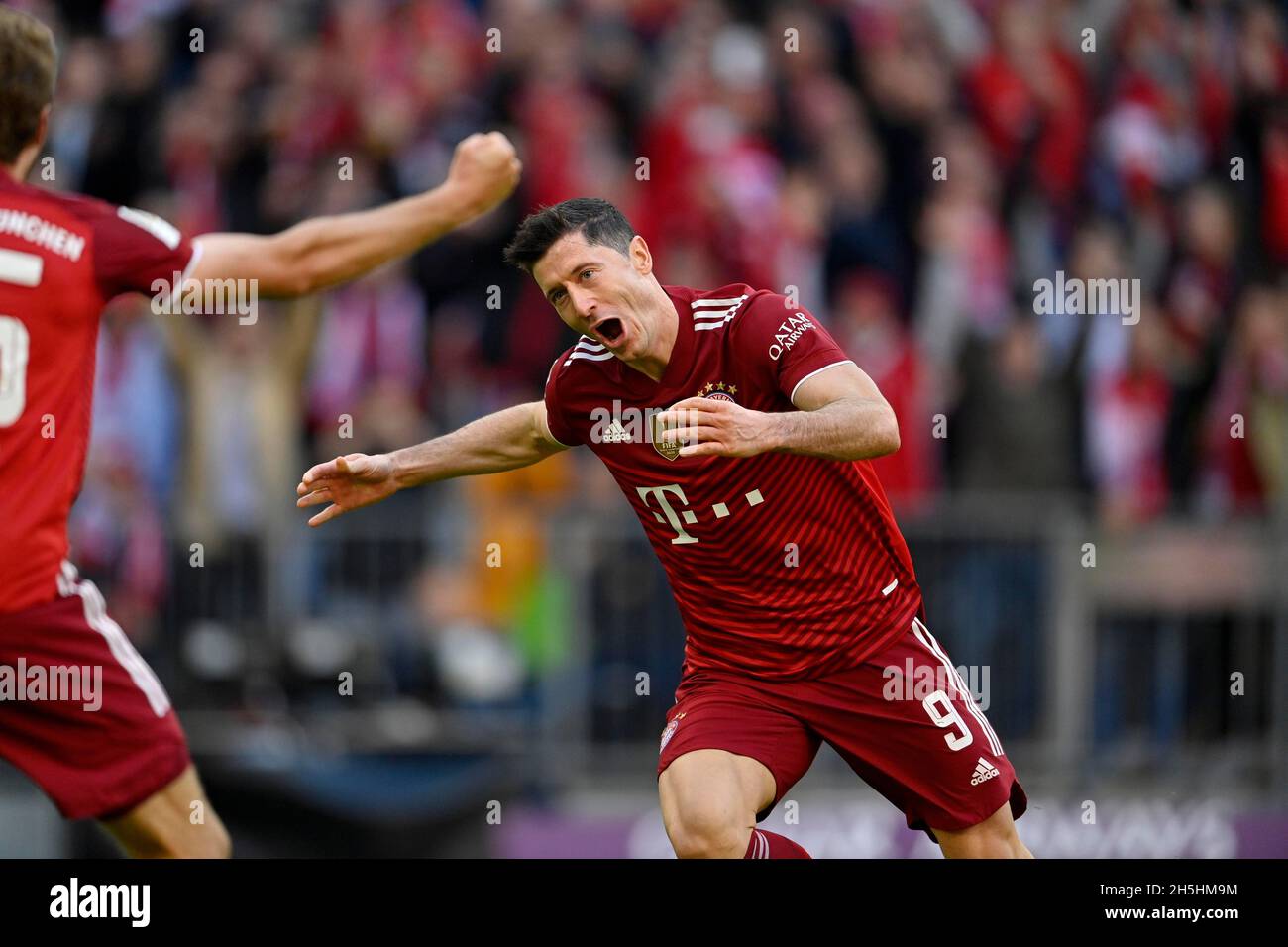 Goal celebration mueller hi-res stock photography and images - Alamy
