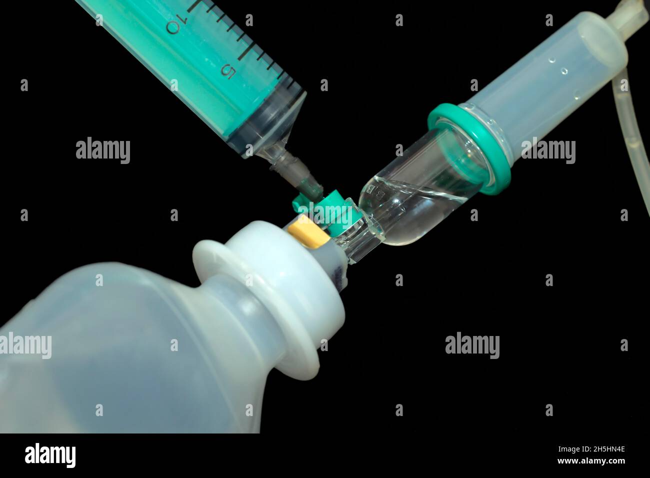 Infusion device for pressure and gravity infusions with a hypodermic ...