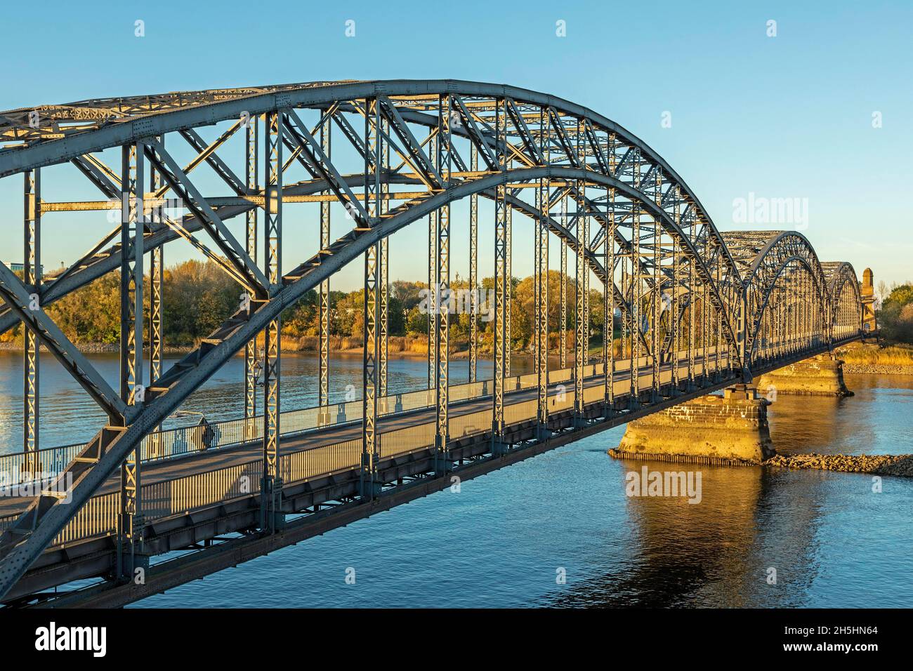 Exterior view, Old Harburg Elbe Bridge, steel arch bridge ...