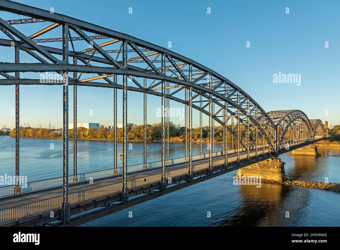 Exterior view, Old Harburg Elbe Bridge, steel arch bridge ...