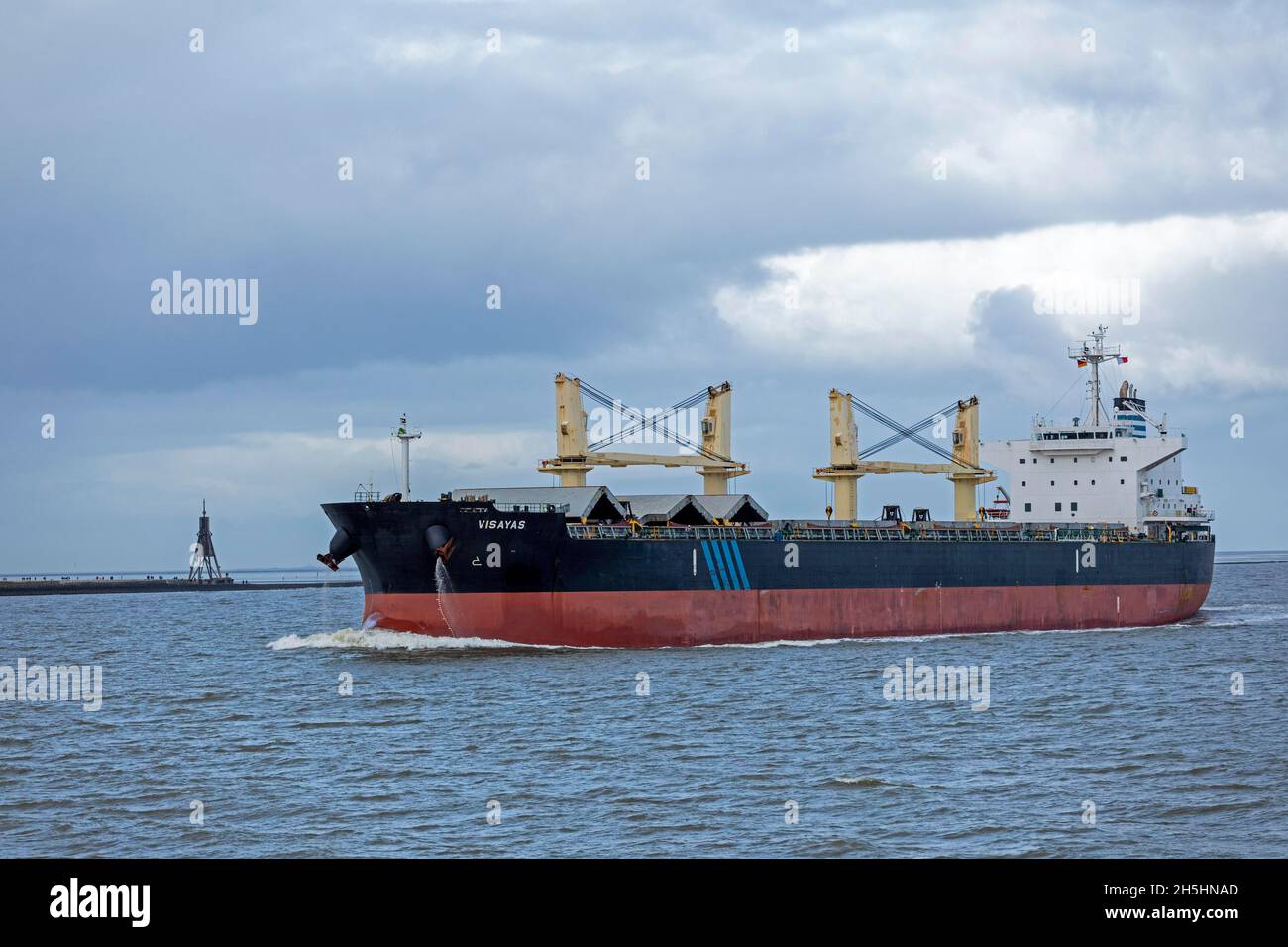 Cargo ship Visayas passes the Kugelbake, Elbe, Cuxhaven, Lower Saxony ...