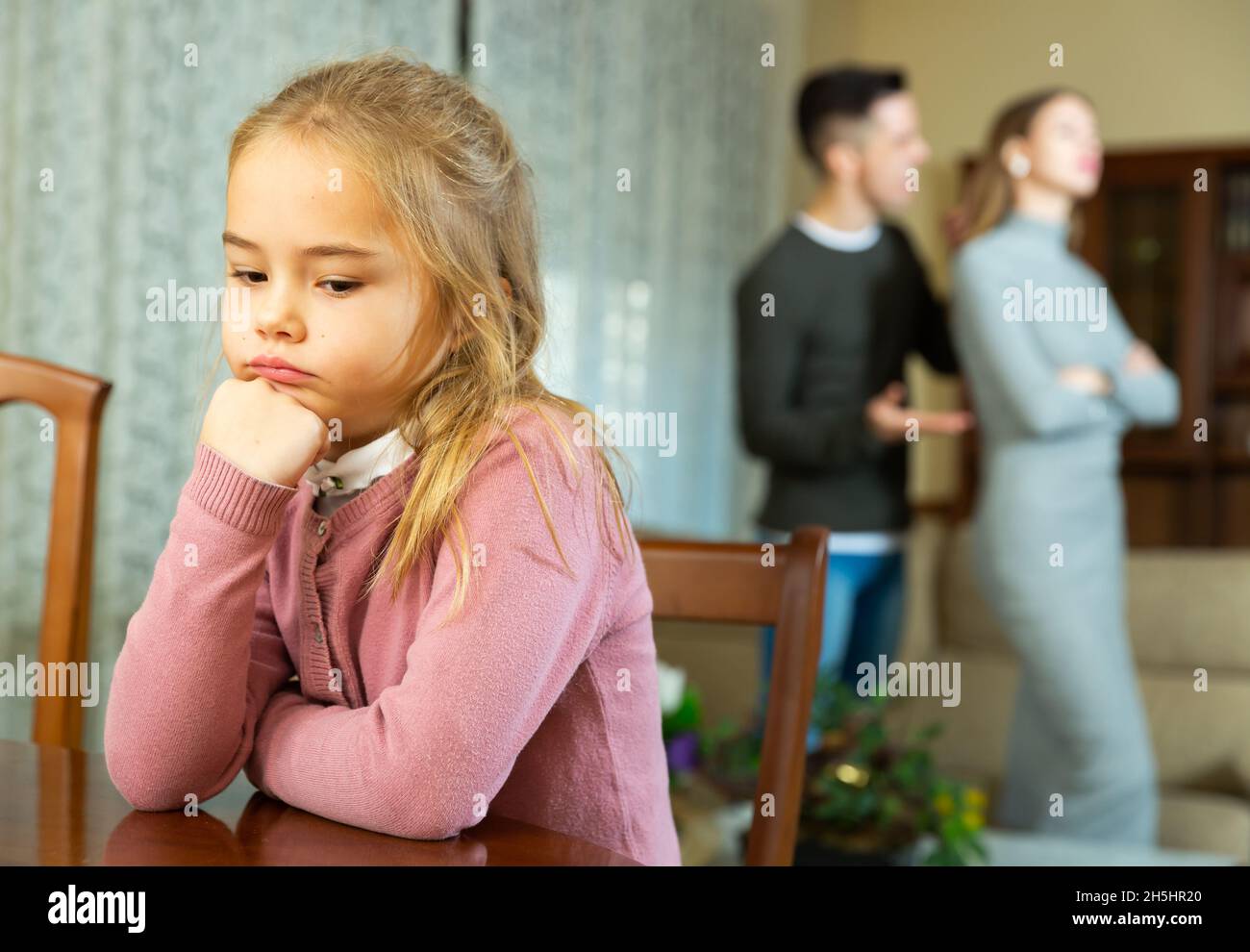 Portrait of sad little girl Stock Photo - Alamy